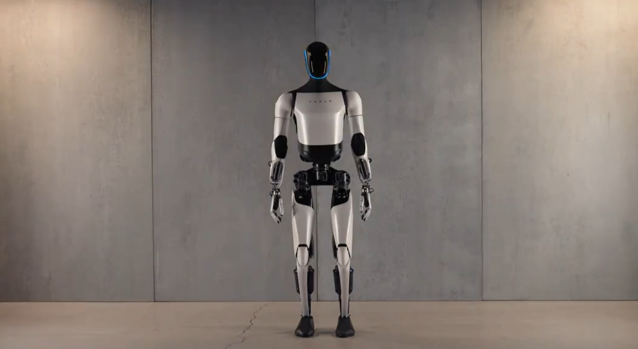 Tesla показала обновленного робота-гуманоида Optimus: что изменилось